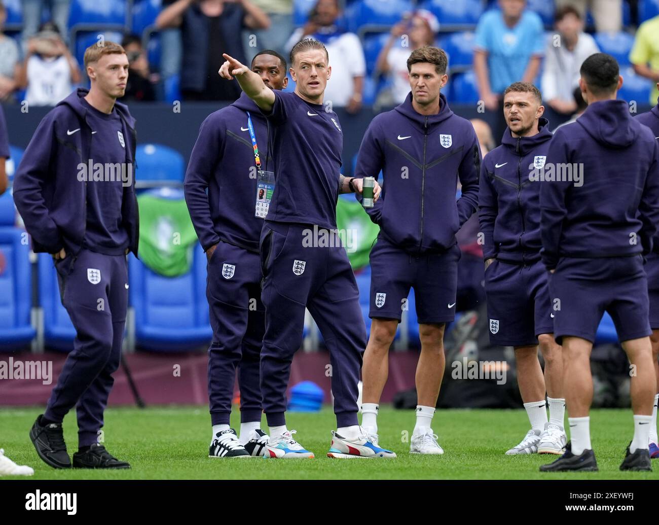 (left to right) England's Cole Palmer, Ivan Toney, Jordan Pickford ...