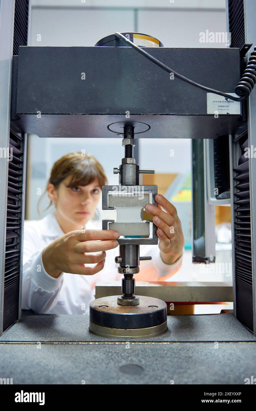 Silicone tensile test. Homologation of architectural elements ...