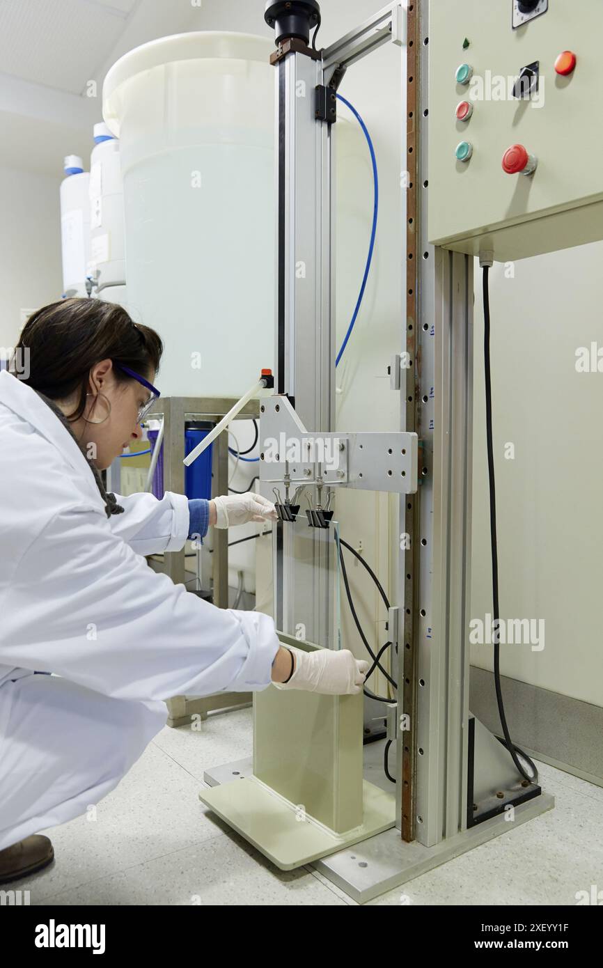 Coating deposition hi-res stock photography and images - Alamy