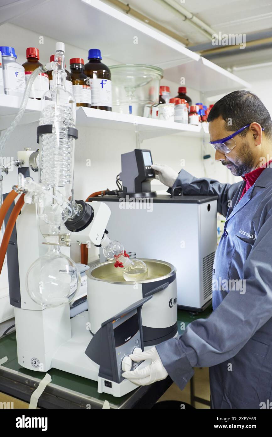 Solvent evaporation. Rotary evaporator. Laboratory characterization ...