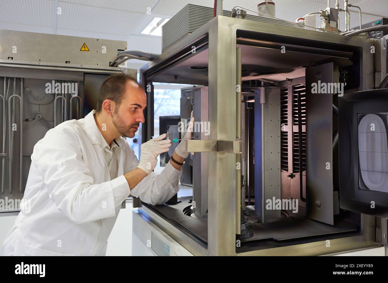 Vacuum chamber for physical vapour deposition coatings. Laboratory ...