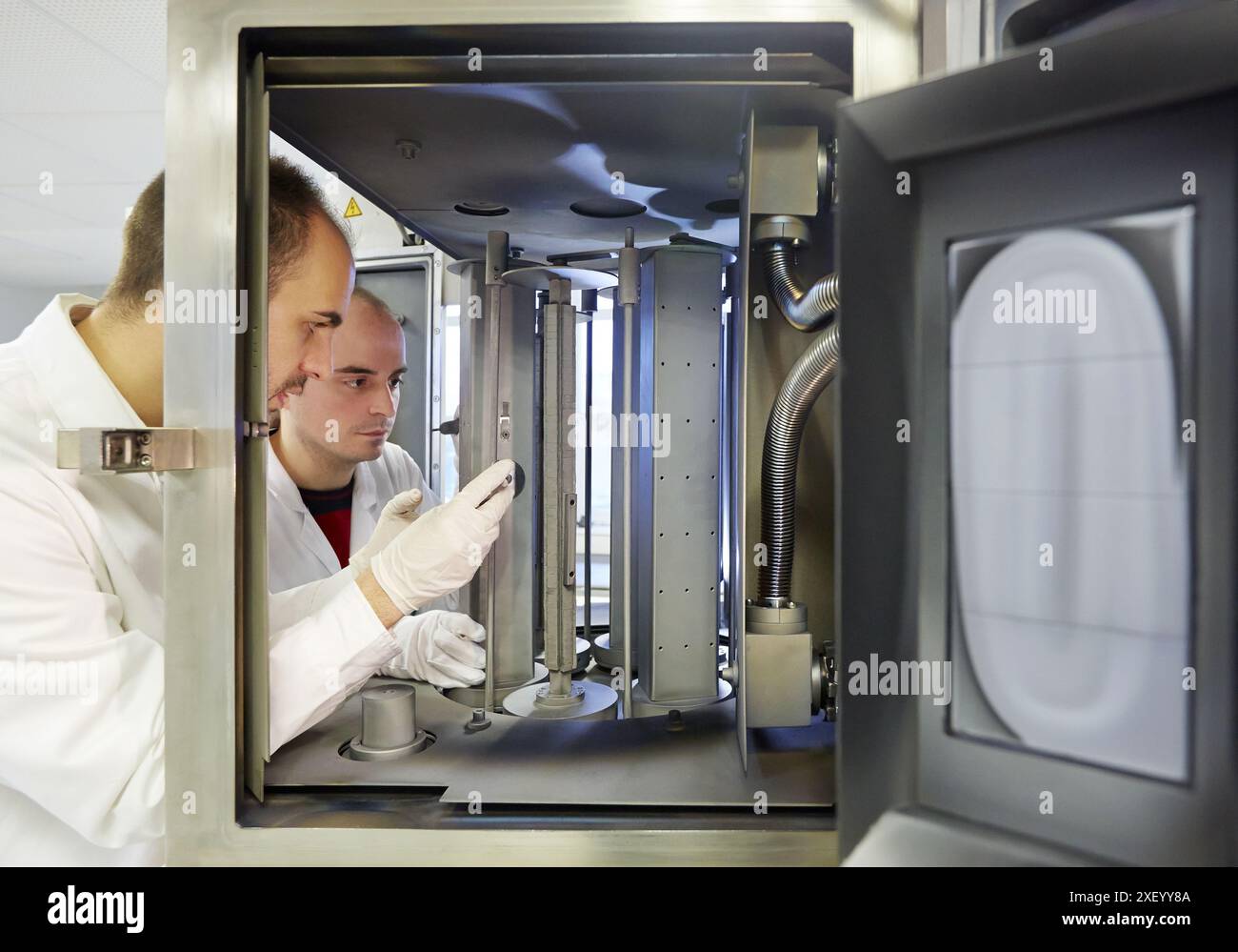 Vacuum chamber for physical vapour deposition coatings. Laboratory ...
