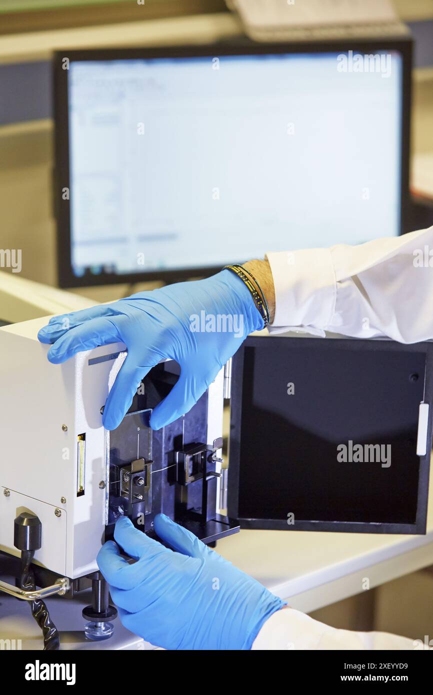 Uv absorption hi-res stock photography and images - Alamy