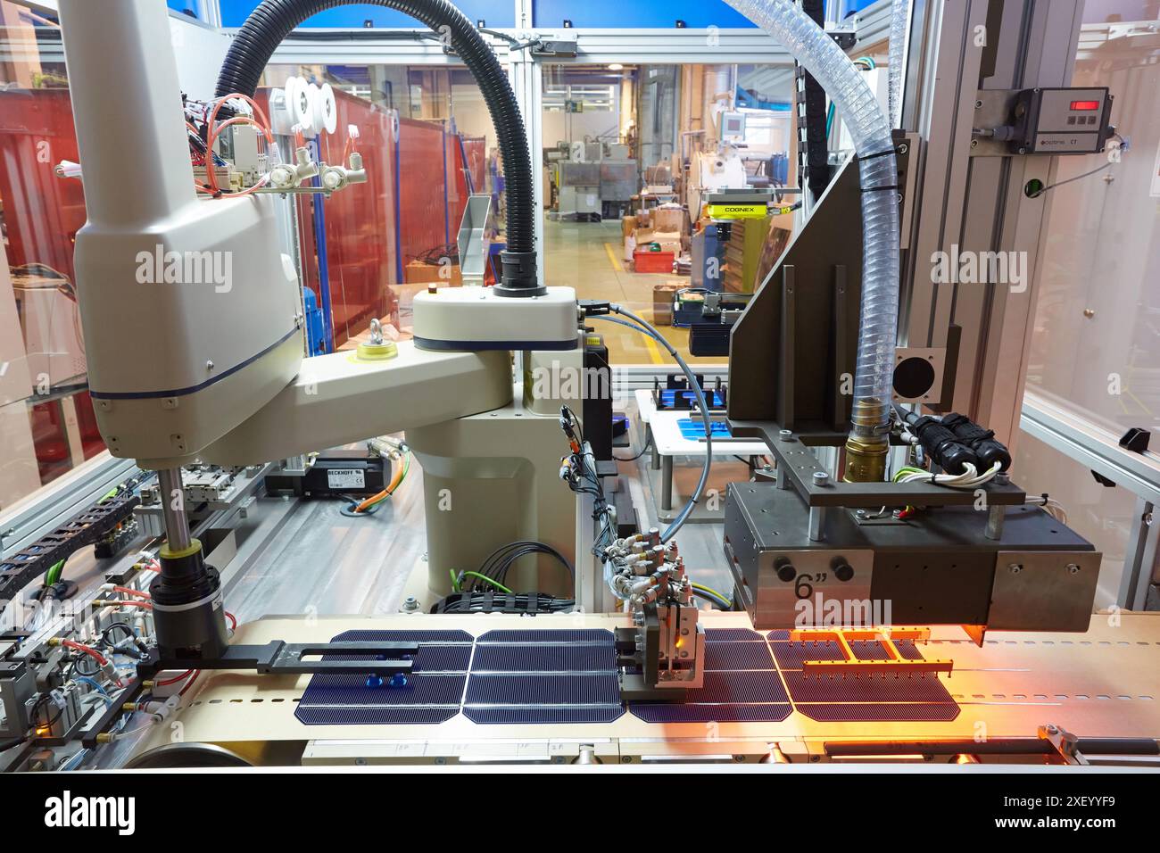 Solar cell manufacturing machine hi-res stock photography and images ...