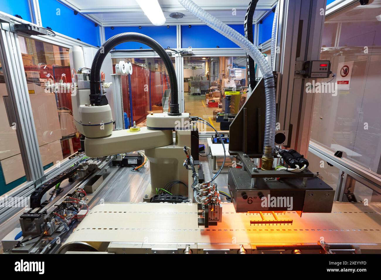 Equipment manufacturing photovoltaic cell strings. For joining and ...