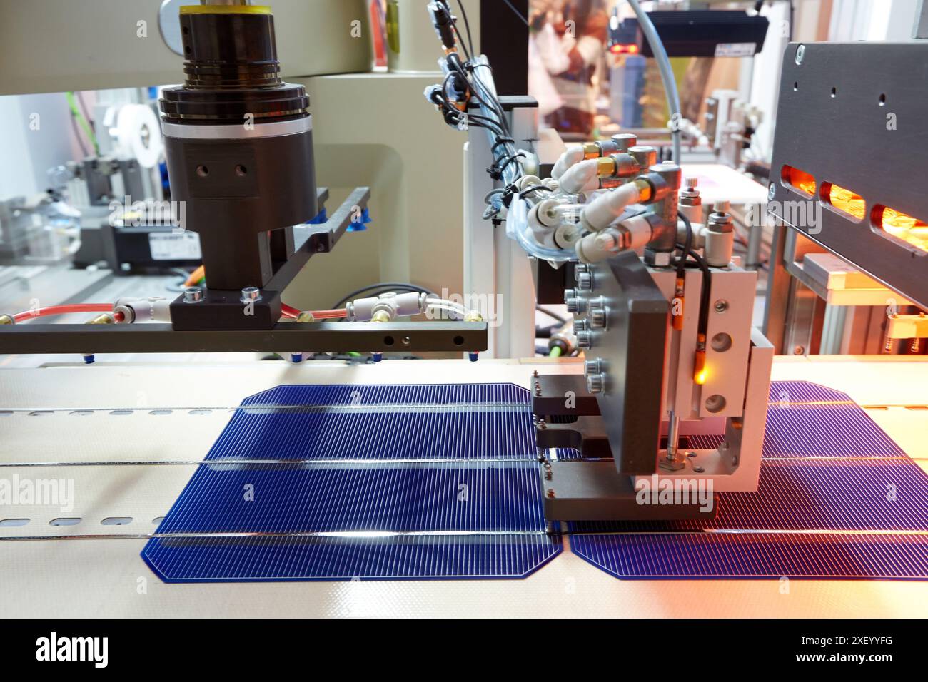 Equipment manufacturing photovoltaic cell strings. For joining and ...