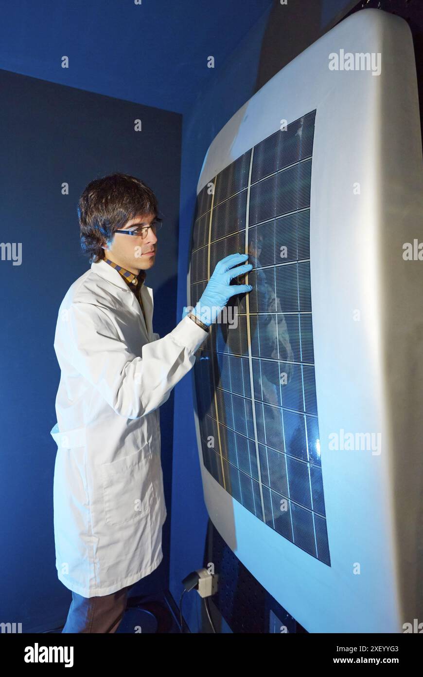 Solar Simulator. Tests to measure the efficiency of modules and solar ...