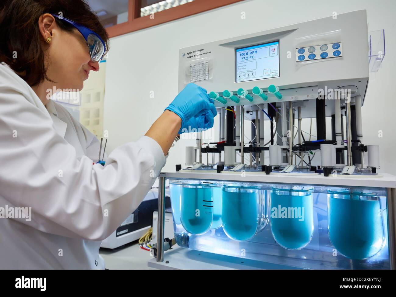 Dissolvers. Dissolution apparatus. Pharmaceutical Development ...