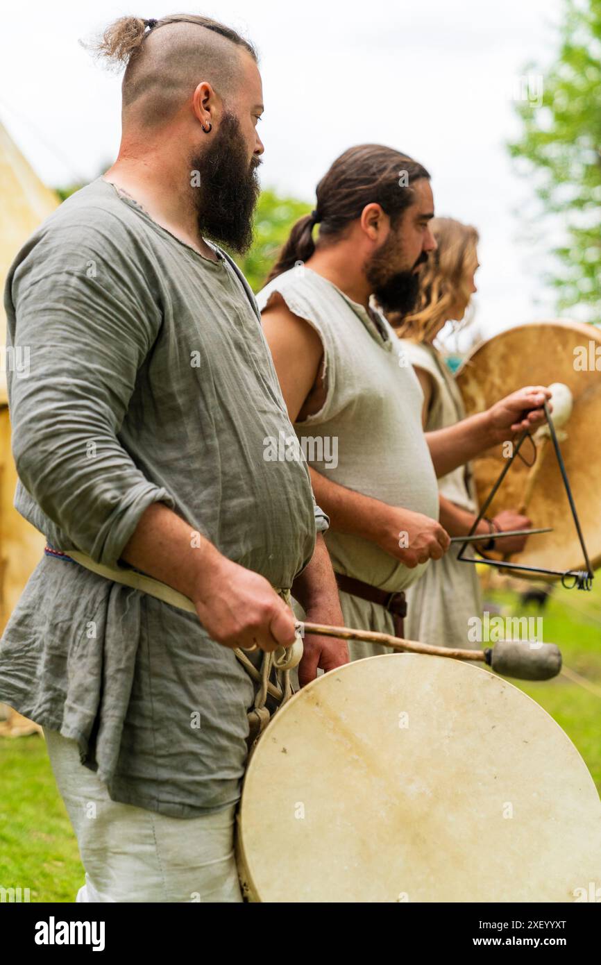 Drummer in medieval costume hi-res stock photography and images - Alamy