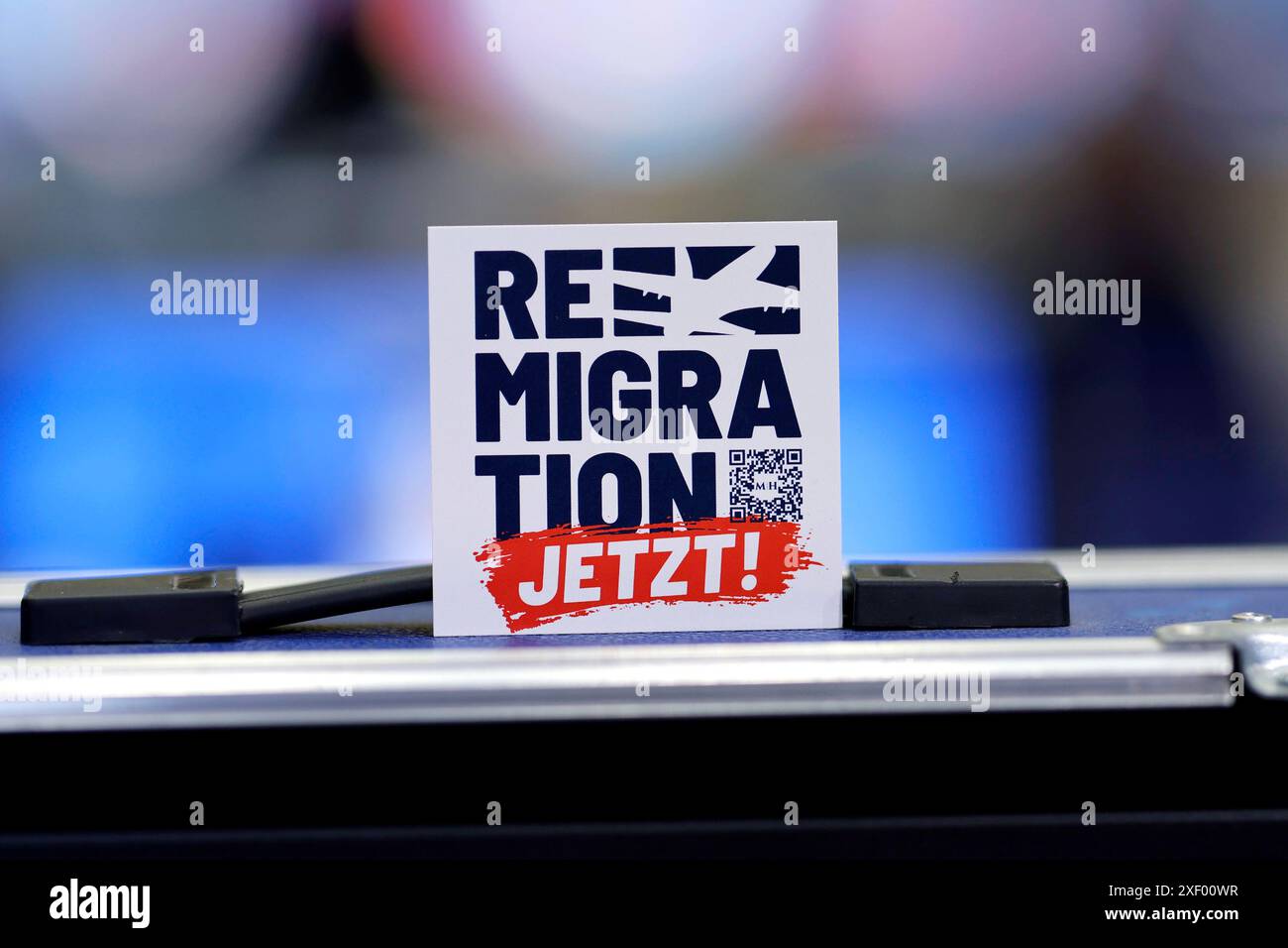 Jetzt auf dem display hi-res stock photography and images - Alamy