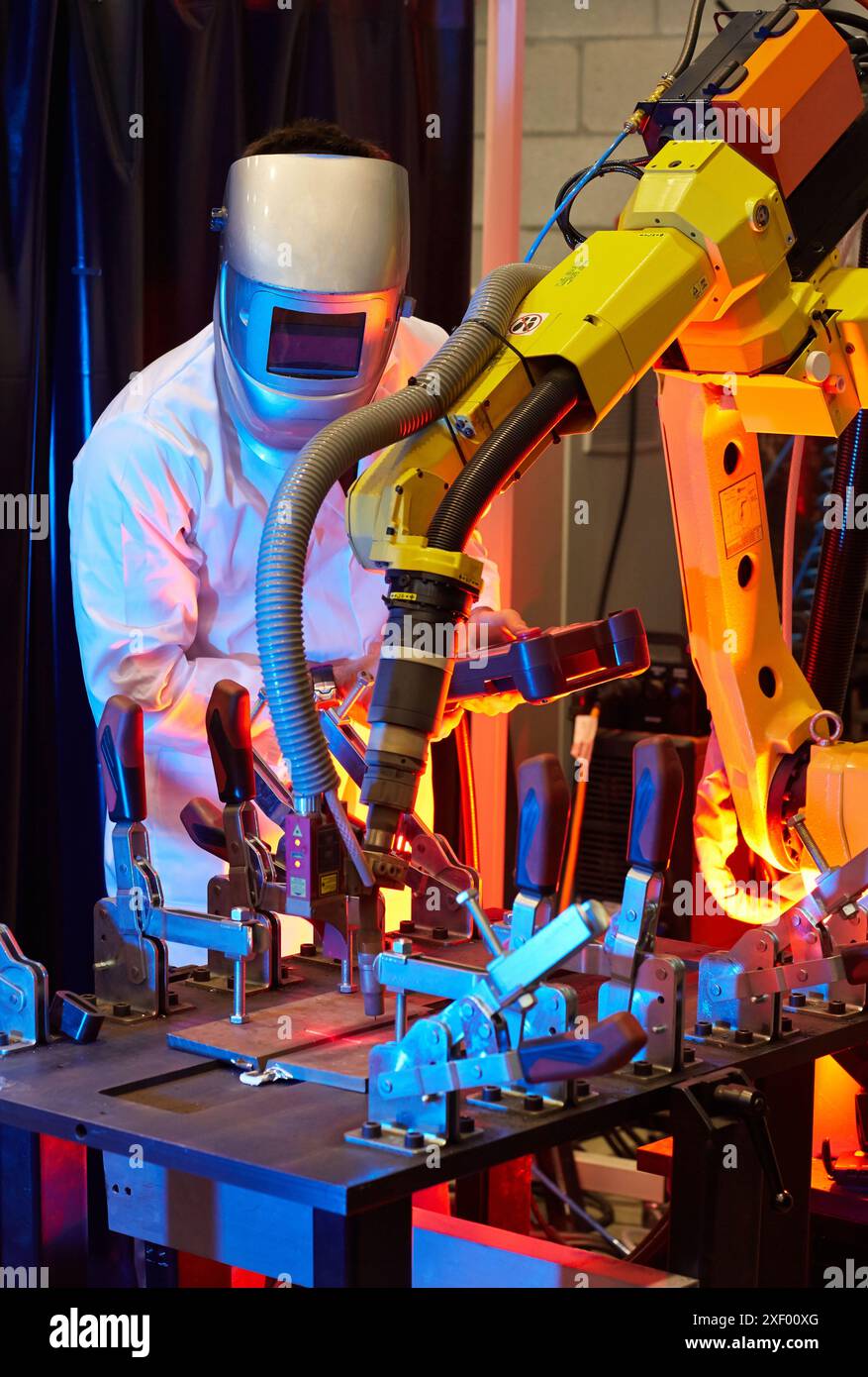 Shipweld Monitoring the joint geometry for adaptive control of welding ...