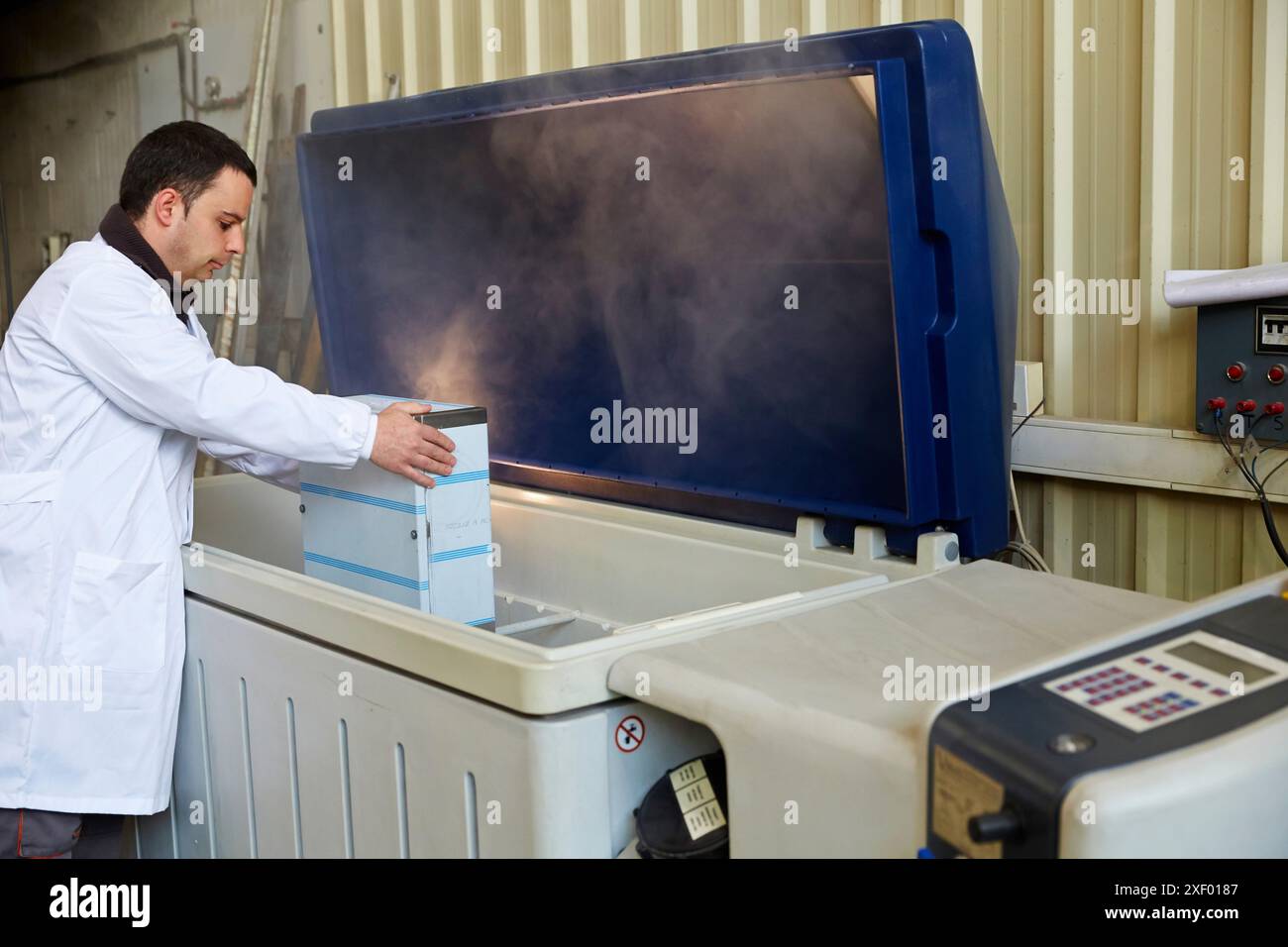 Salt Spray Chamber. Dust chamber. Artificial aging test. Environmental ...