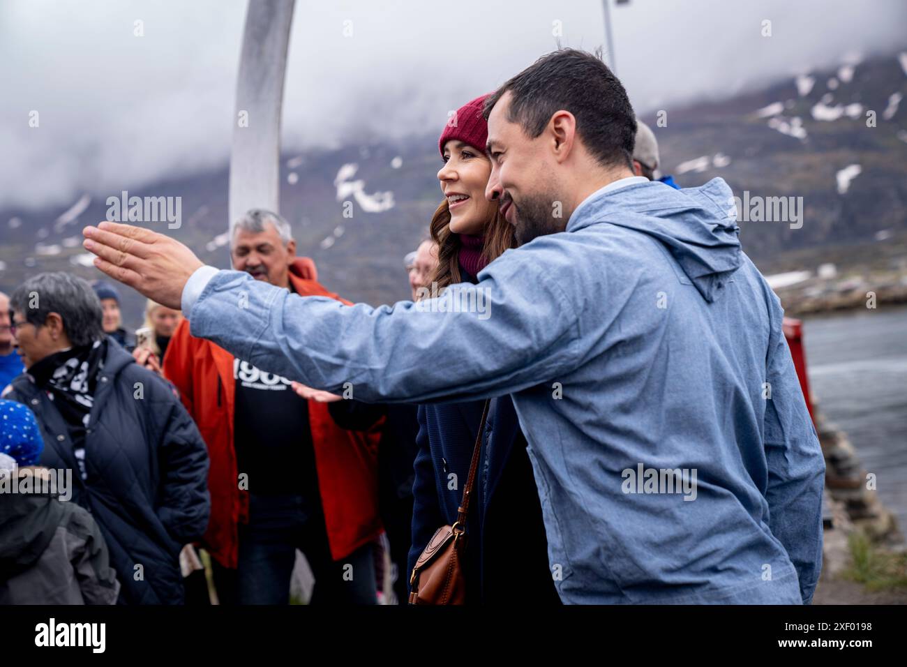 Queen Mary is received by the chairman of Naalakkersuisut, Mute Bourup ...