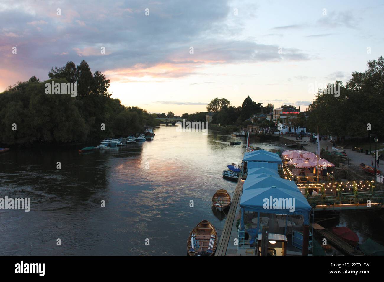 Richmond river thames dusk hi-res stock photography and images - Alamy