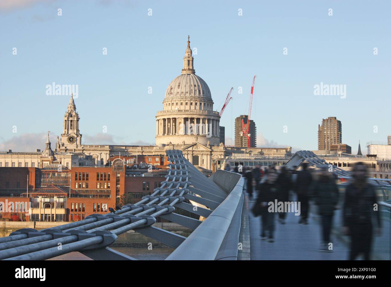 Pedestrian bridge london architecture hi-res stock photography and ...
