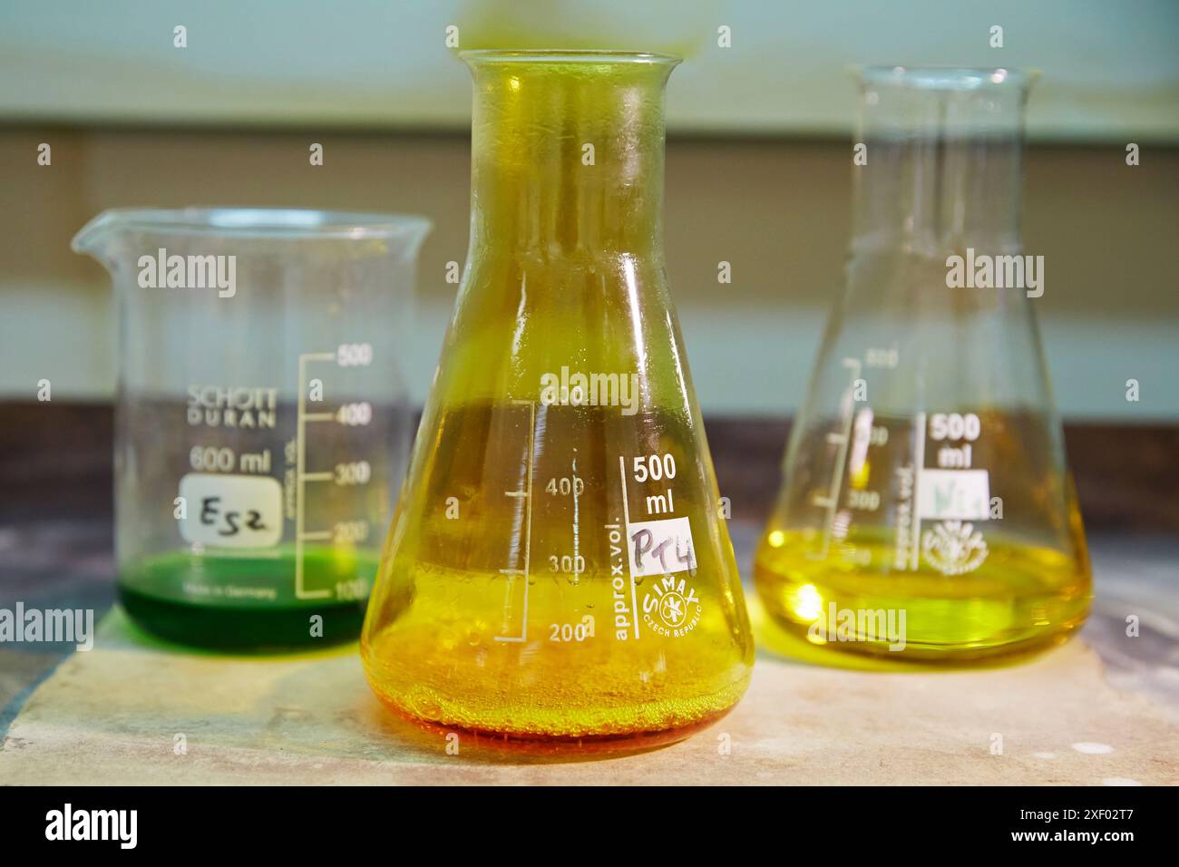Sample beakers samples hi-res stock photography and images - Alamy