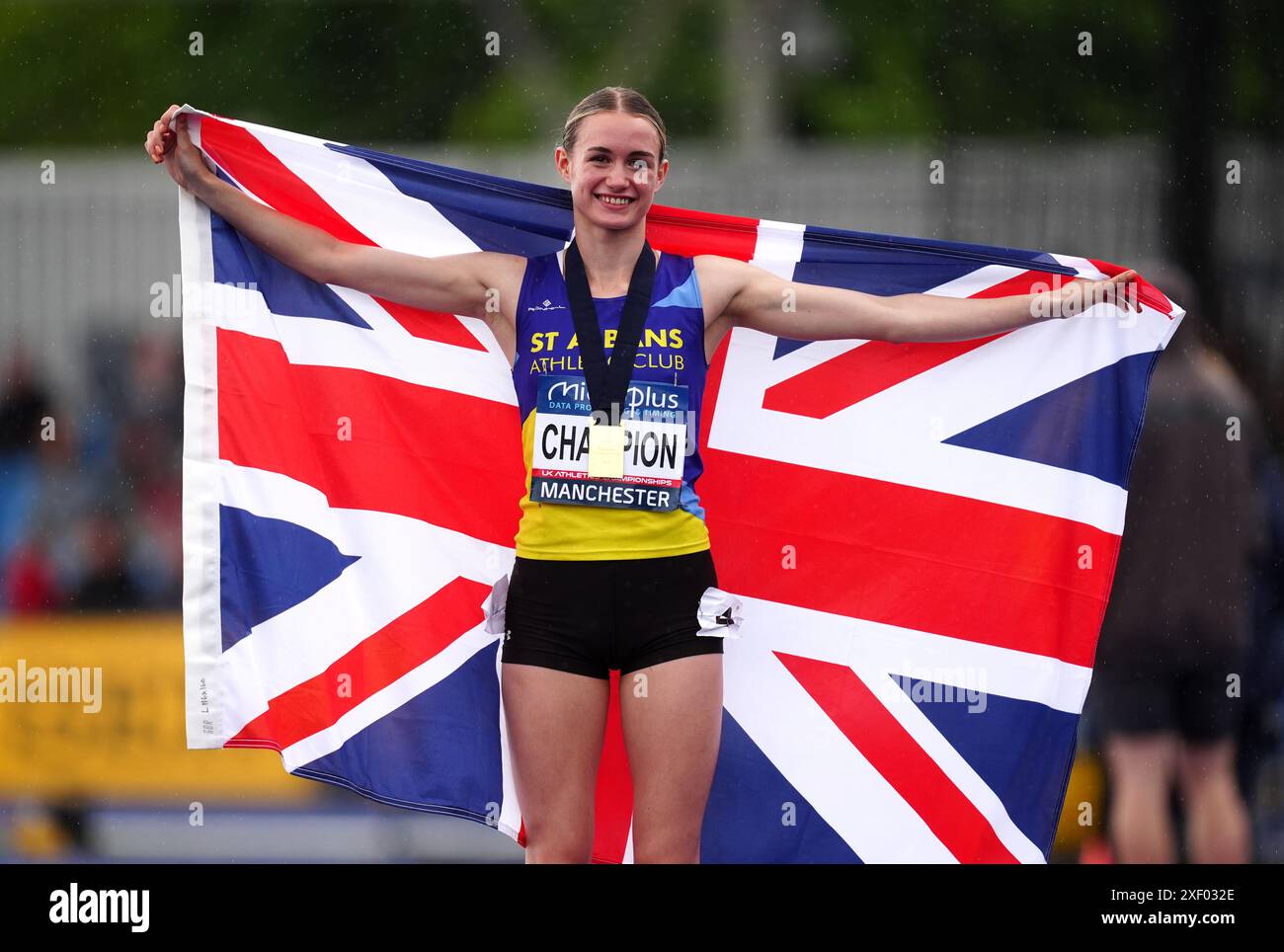 Phoebe Gill celebrates winning the Women's 800m Final during day two of ...