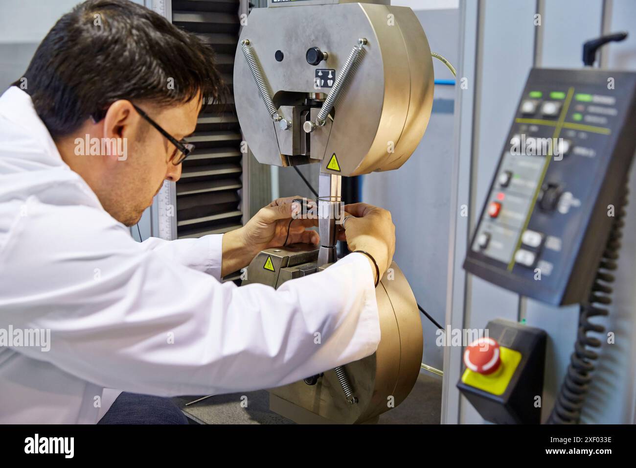 Mechanical test hi-res stock photography and images - Alamy