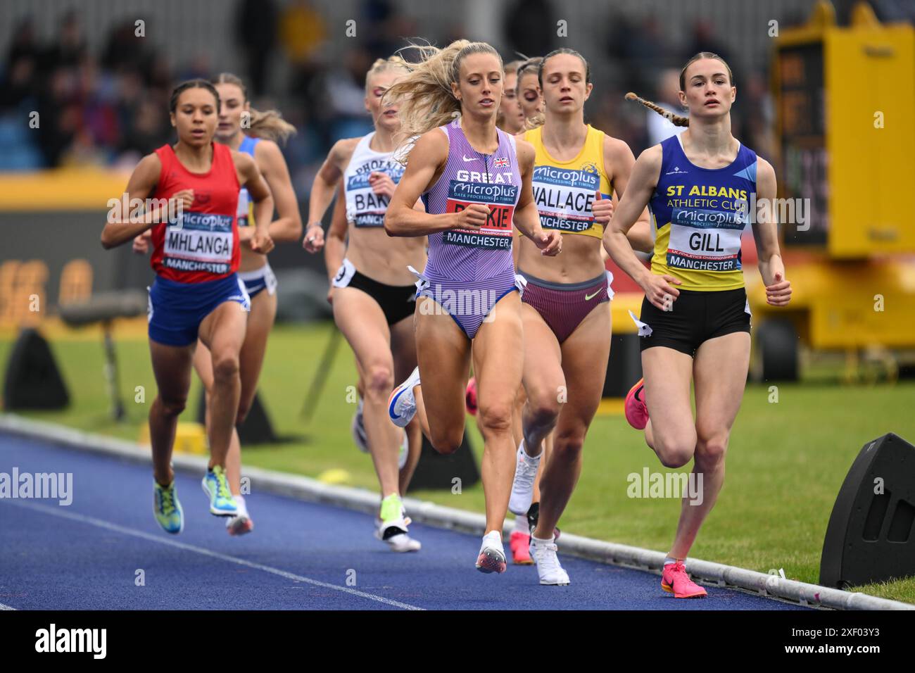 Jemma Reekie leads the 800m during the Microplus UK Athletics ...