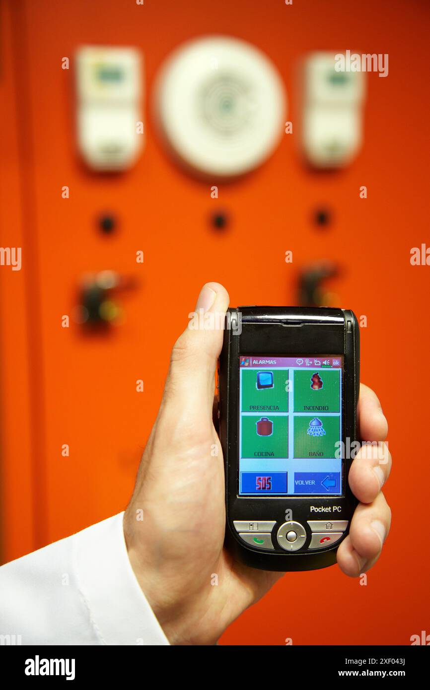 Handy: device management at home using an adapted interface for people ...