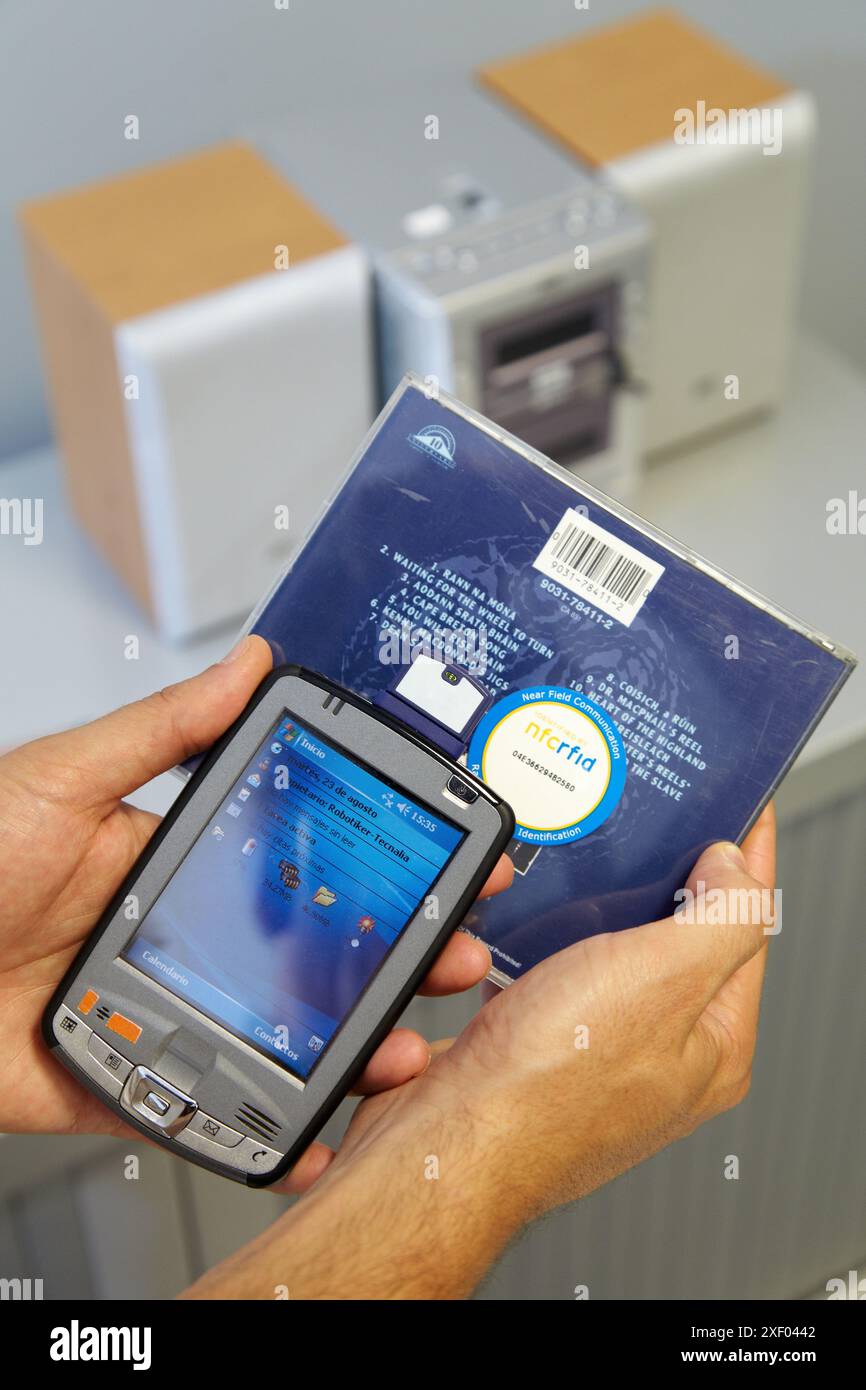 Electronic music bars hi-res stock photography and images - Alamy