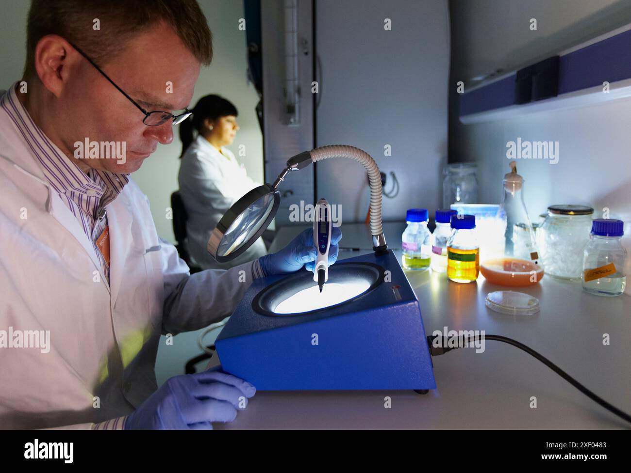 Laboratory counter with culture hi-res stock photography and images - Alamy
