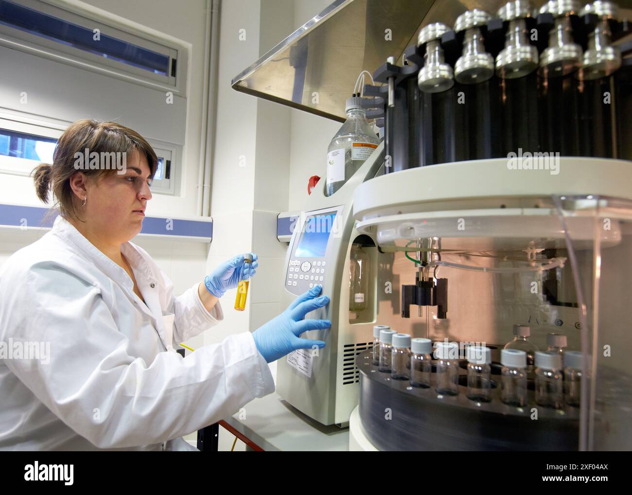 Accelerated solvent extraction hi-res stock photography and images - Alamy