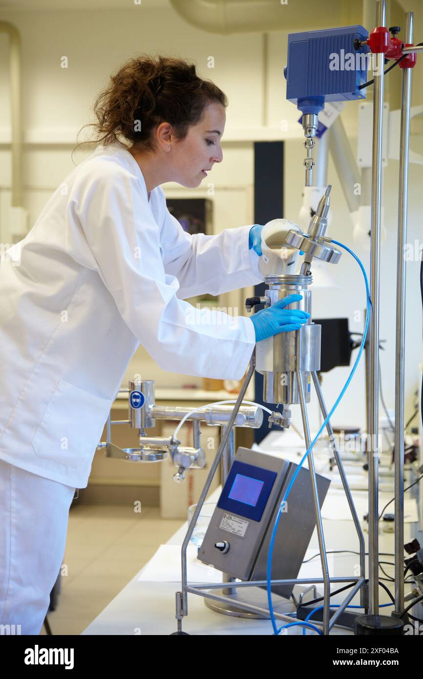 Microencapsulation hi-res stock photography and images - Alamy