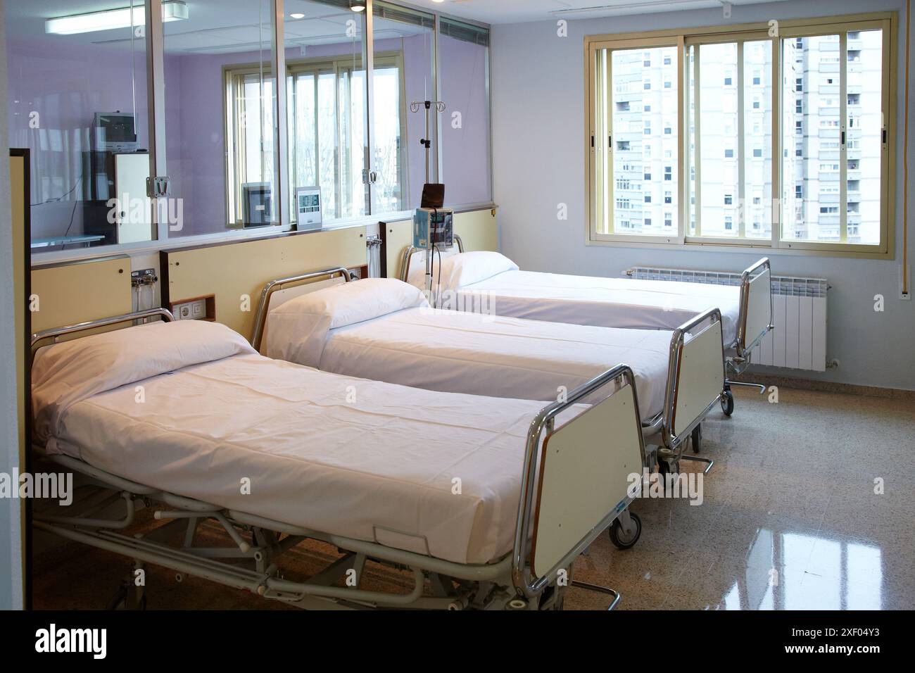 Hospital Beds, Clinical Trials Unit, Testing in Phase 1, the first drug ...