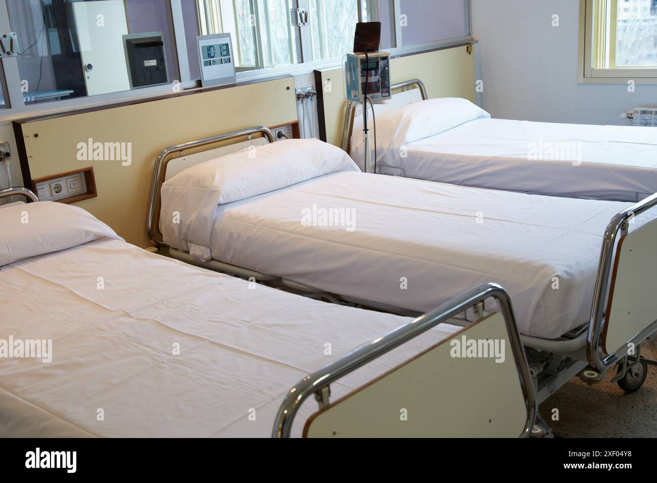 Hospital Beds, Clinical Trials Unit, Testing in Phase 1, the first drug ...