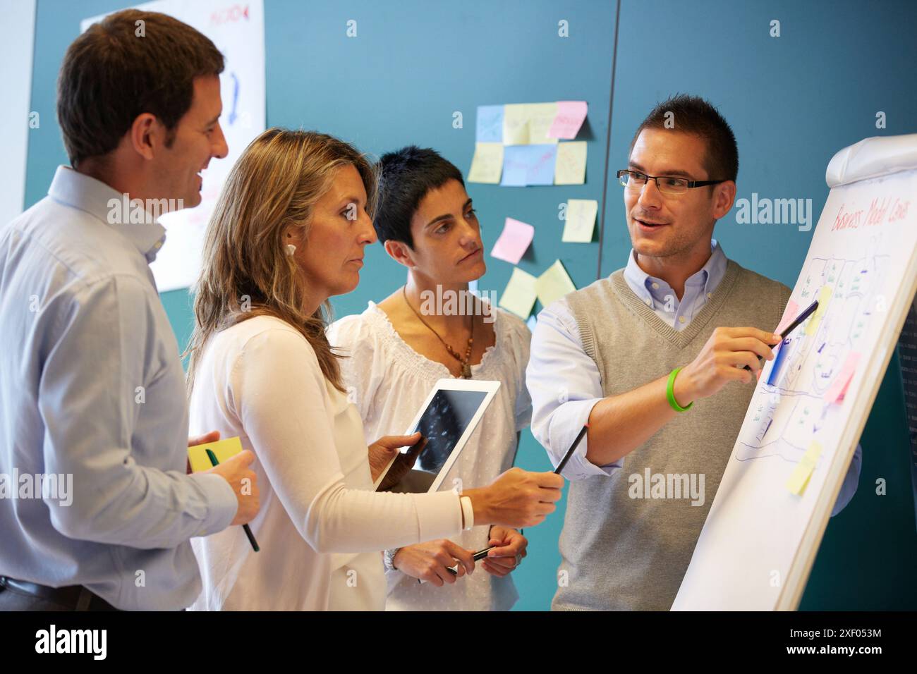Team of business executives, Focus group, Creativity workshop ...