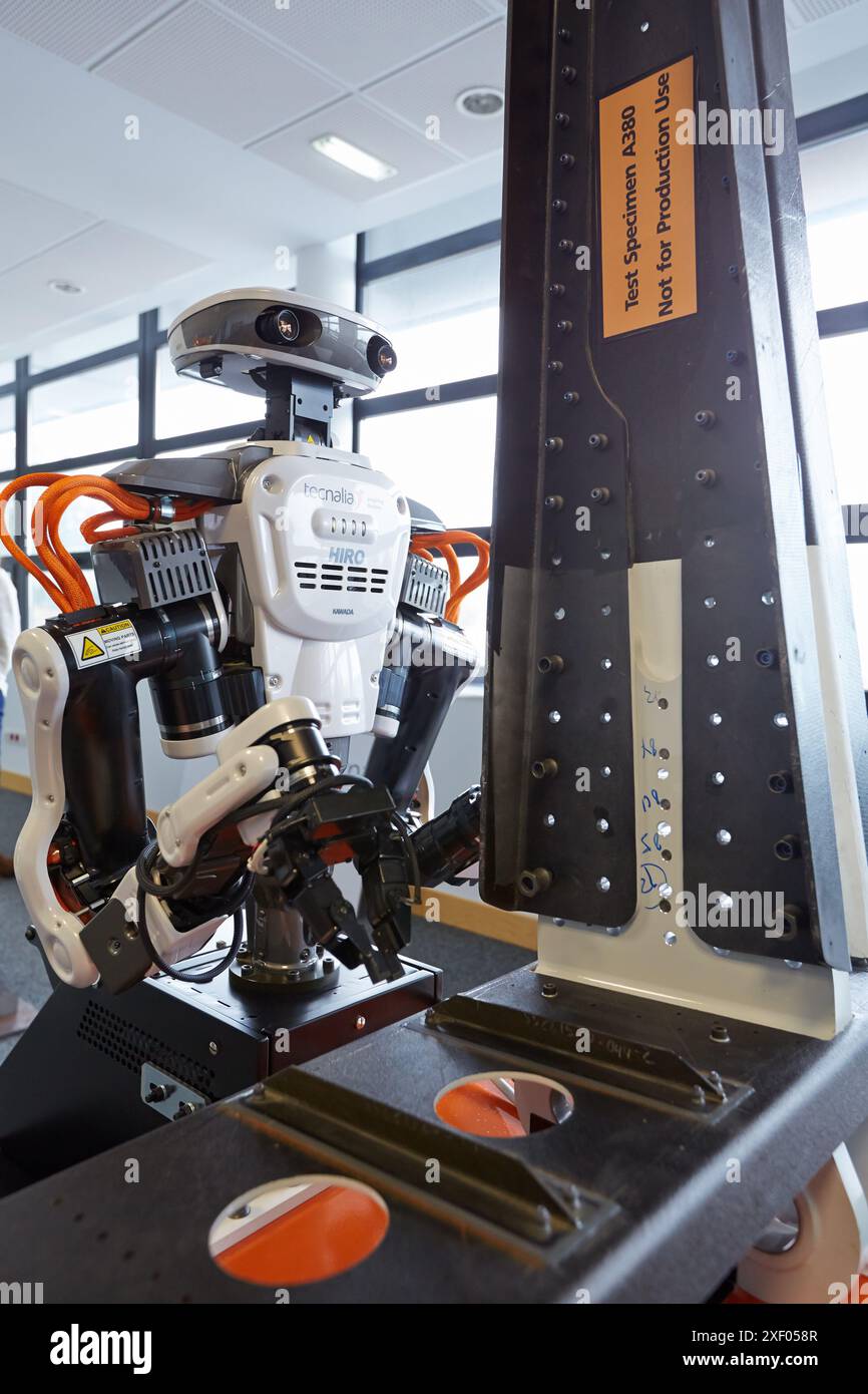 HIRO robot Humanoid robot for automotive assembly tasks in ...