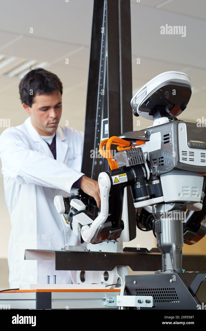 HIRO robot Humanoid robot for automotive assembly tasks in ...