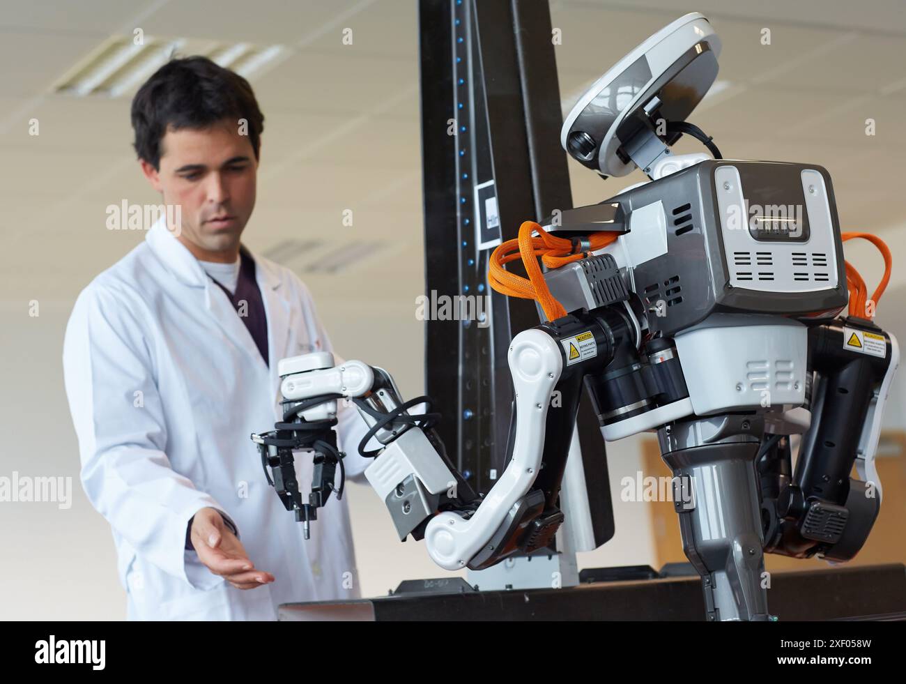 HIRO robot Humanoid robot for automotive assembly tasks in ...