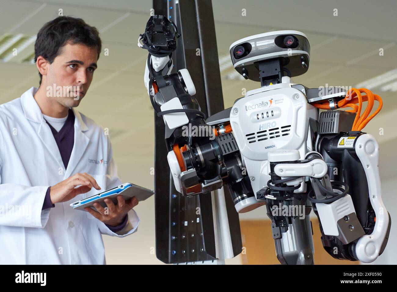 HIRO robot Humanoid robot for automotive assembly tasks in ...