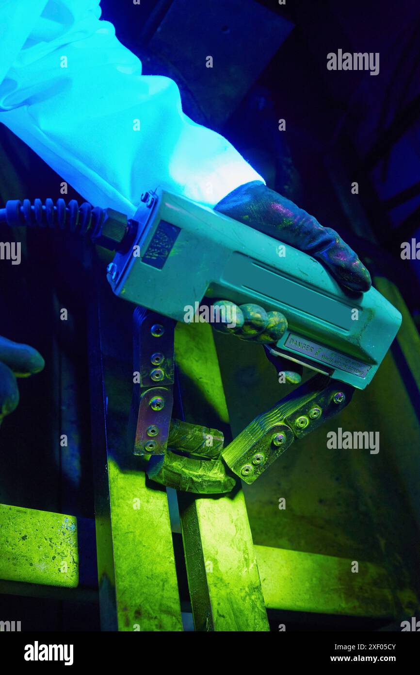 Magnaflux control cracks. Test with magnetic particles. NDT Laboratory ...