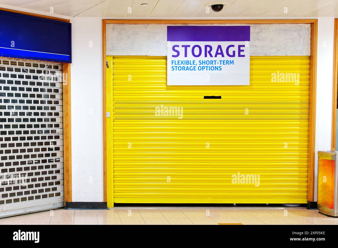 Abandoned shopping mall uk hi-res stock photography and images - Alamy