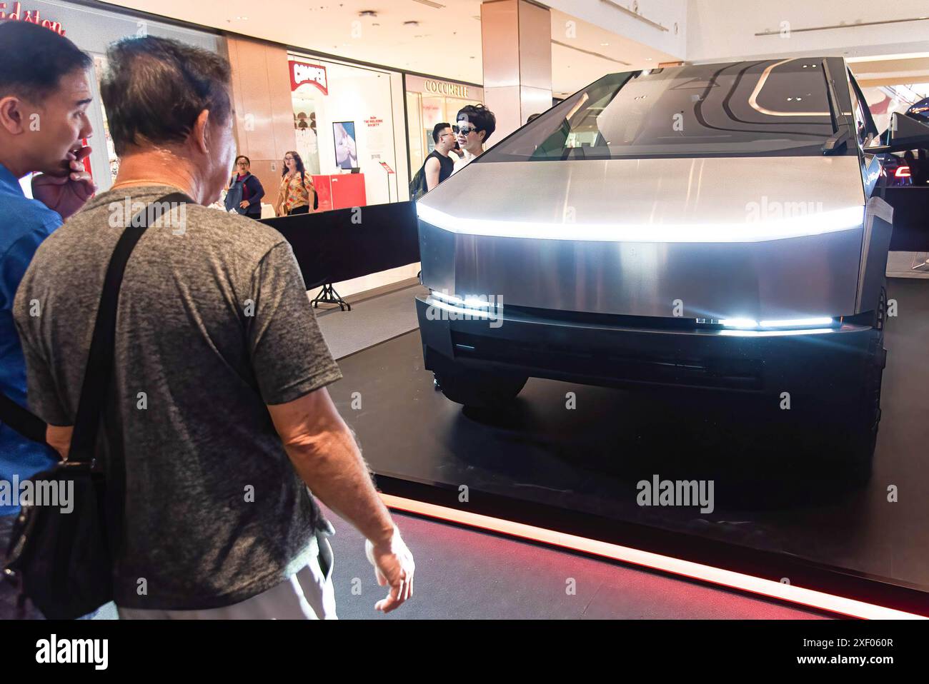 Tesla cybertruck car hi-res stock photography and images - Alamy