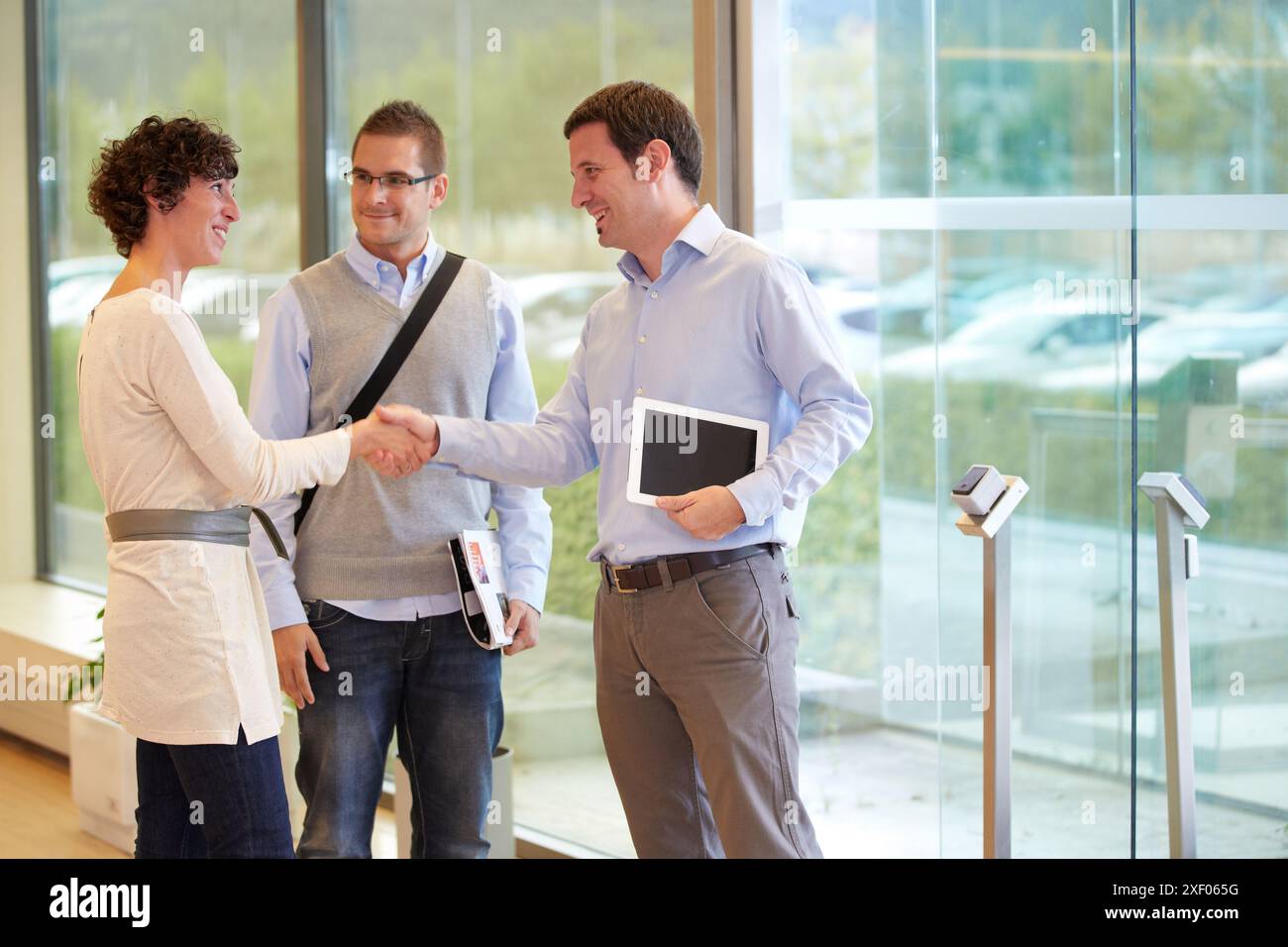 Team of business executives, Handshake, Innovation Strategies, Tecnalia ...