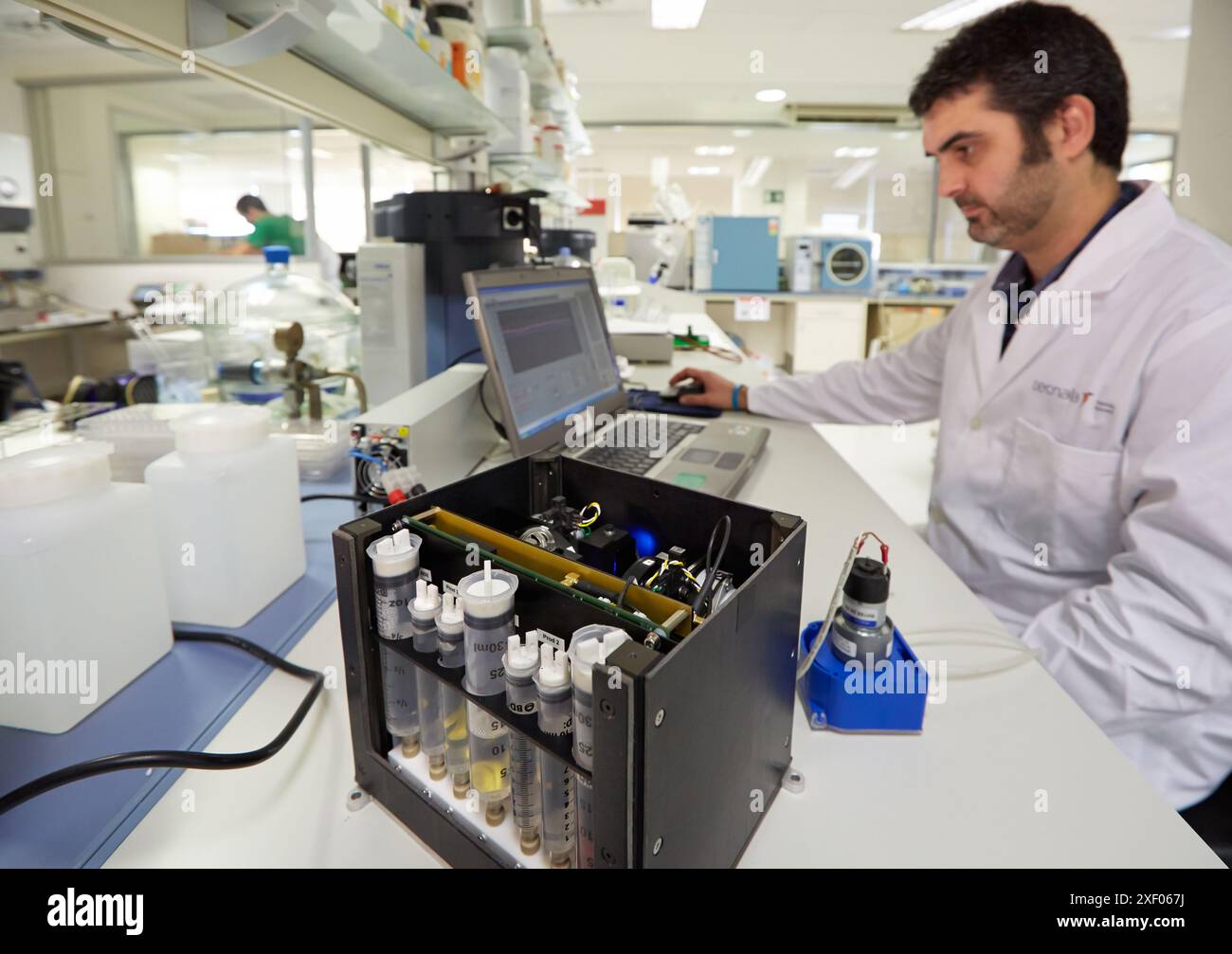 Researcher testing, Immune sensor based on fluorescence polarization ...