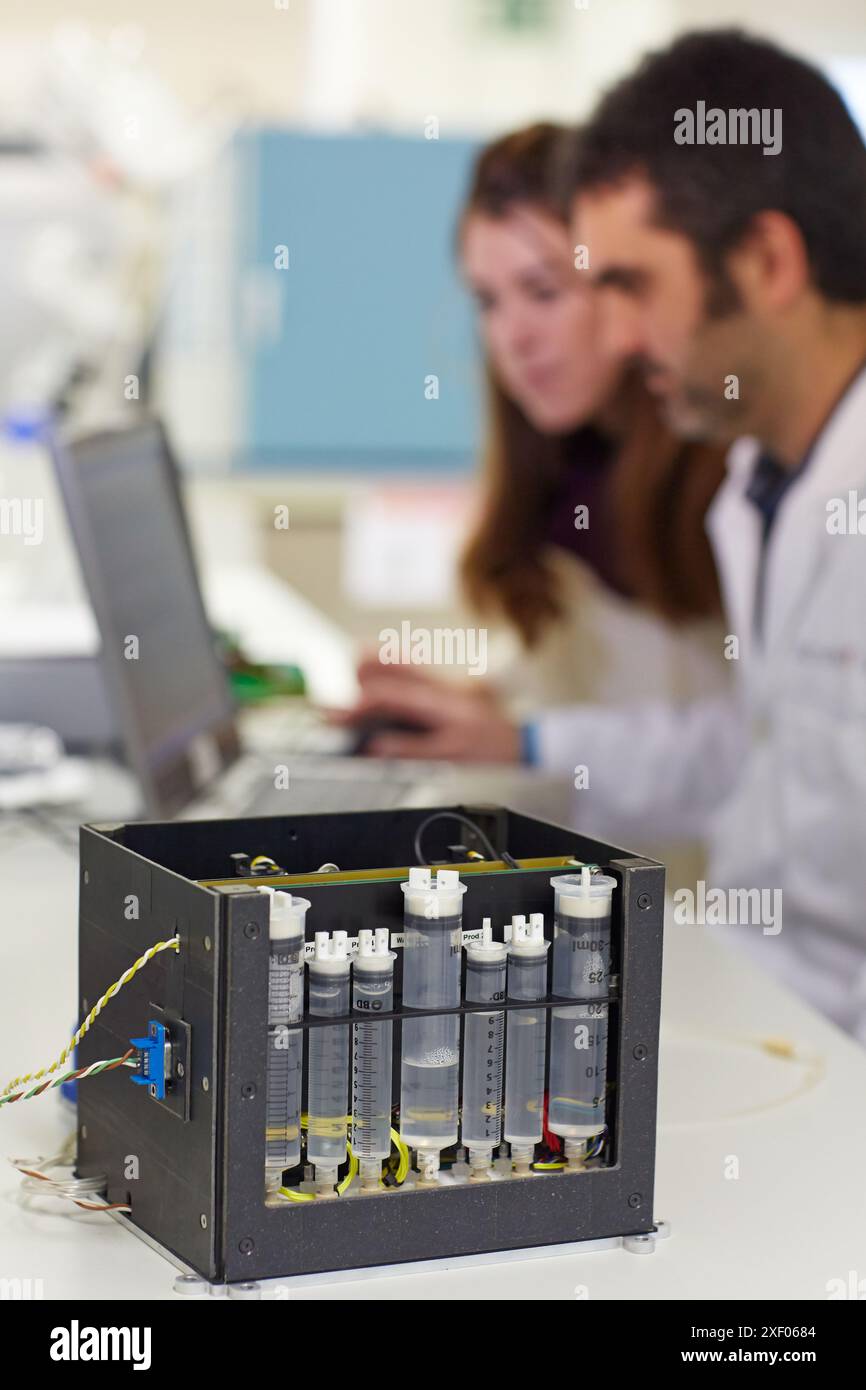Researcher testing, Immune sensor based on fluorescence polarization ...