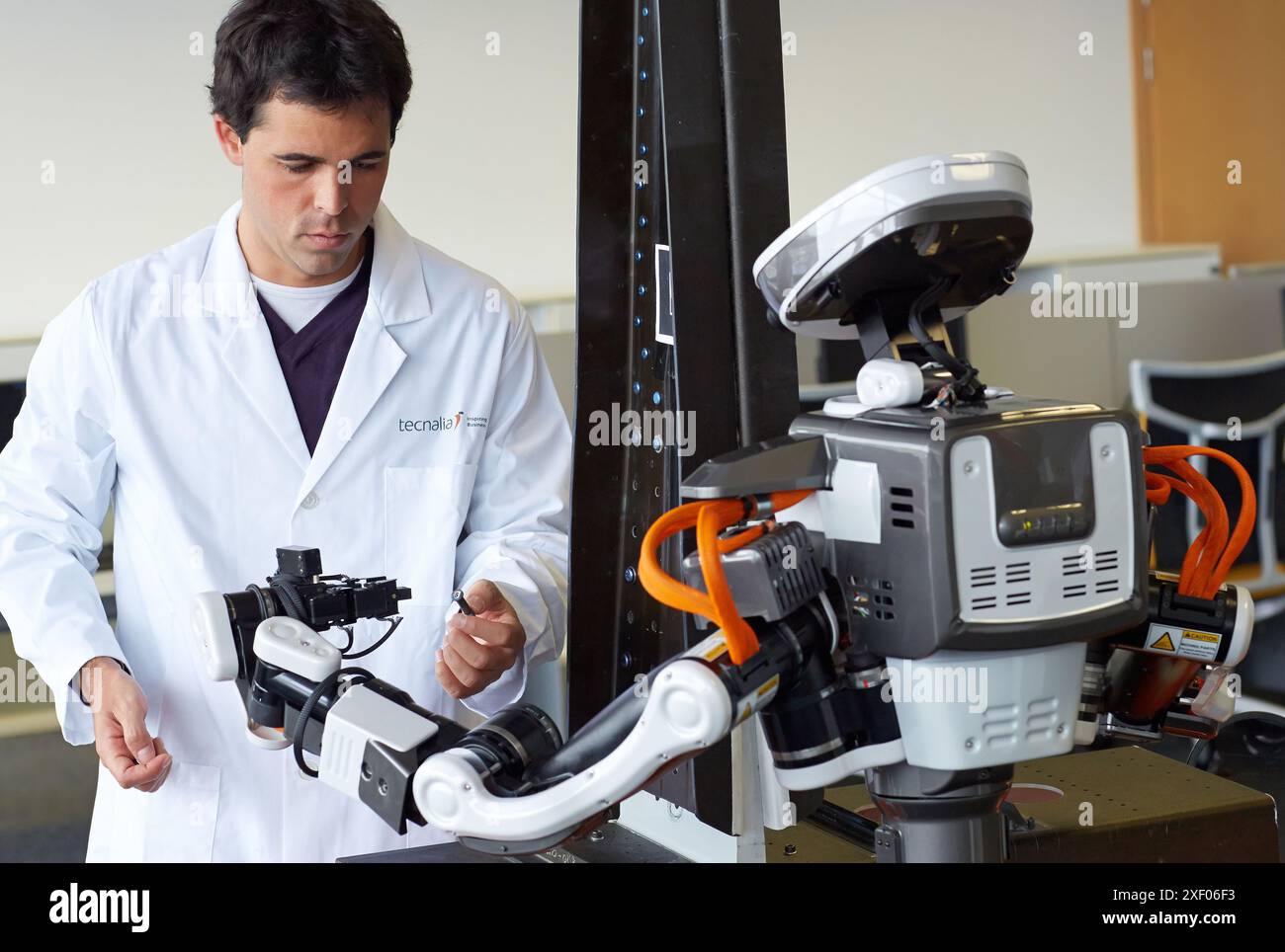 HIRO robot Humanoid robot for automotive assembly tasks in ...