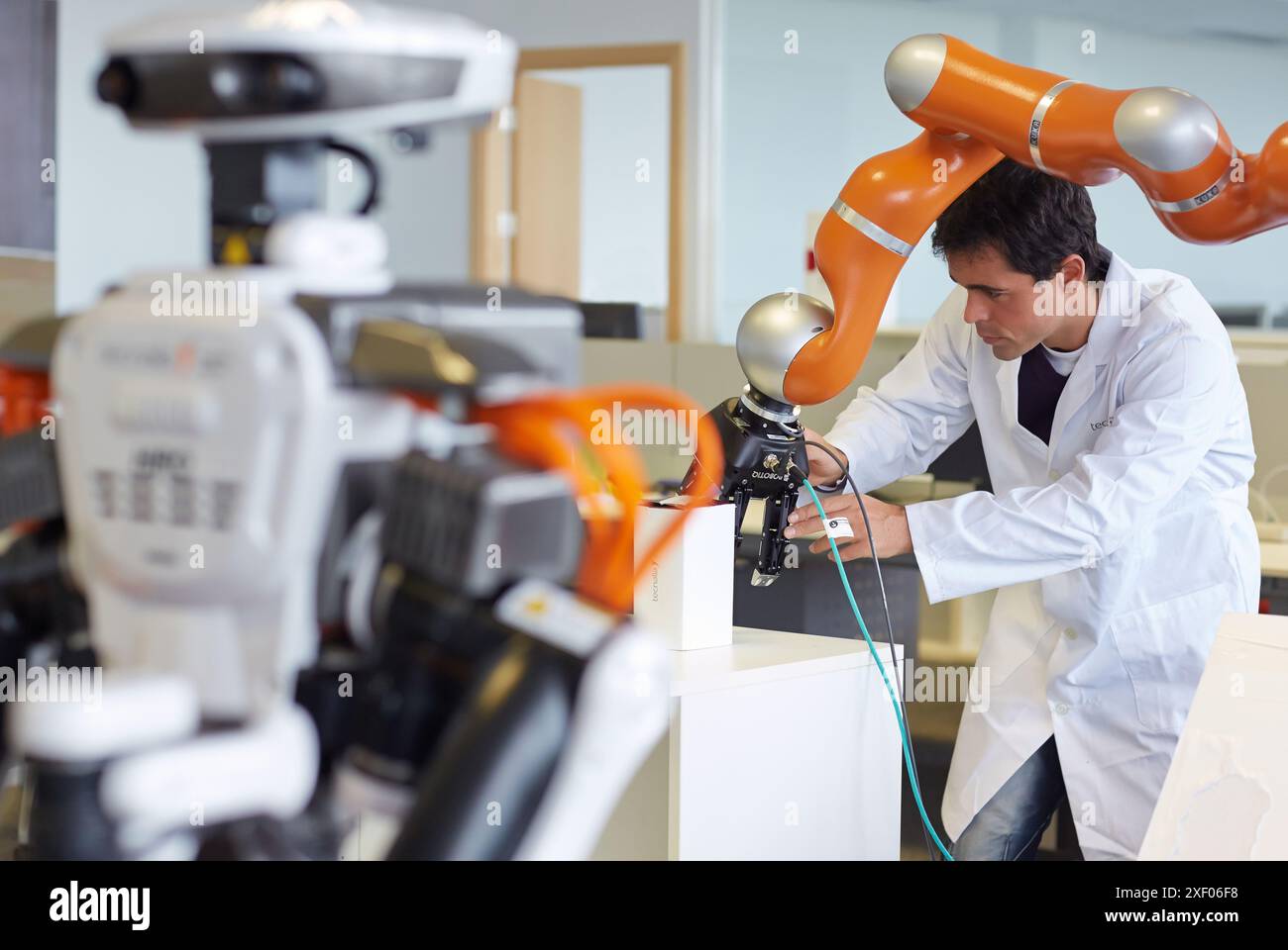 HIRO robot, Humanoid robot for automotive assembly tasks in ...