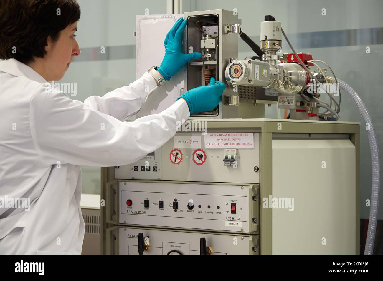 Quenching Dilatometer Equipment to measure the expansion and ...