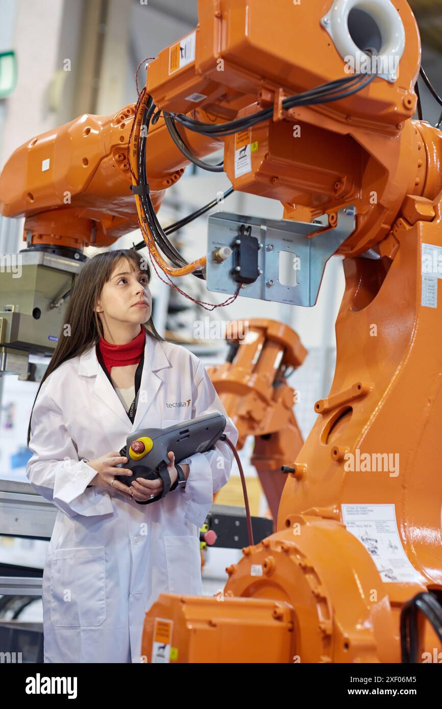 Collaborative robotics Robotic cell for part handling Intelligent integration with peripherals ...