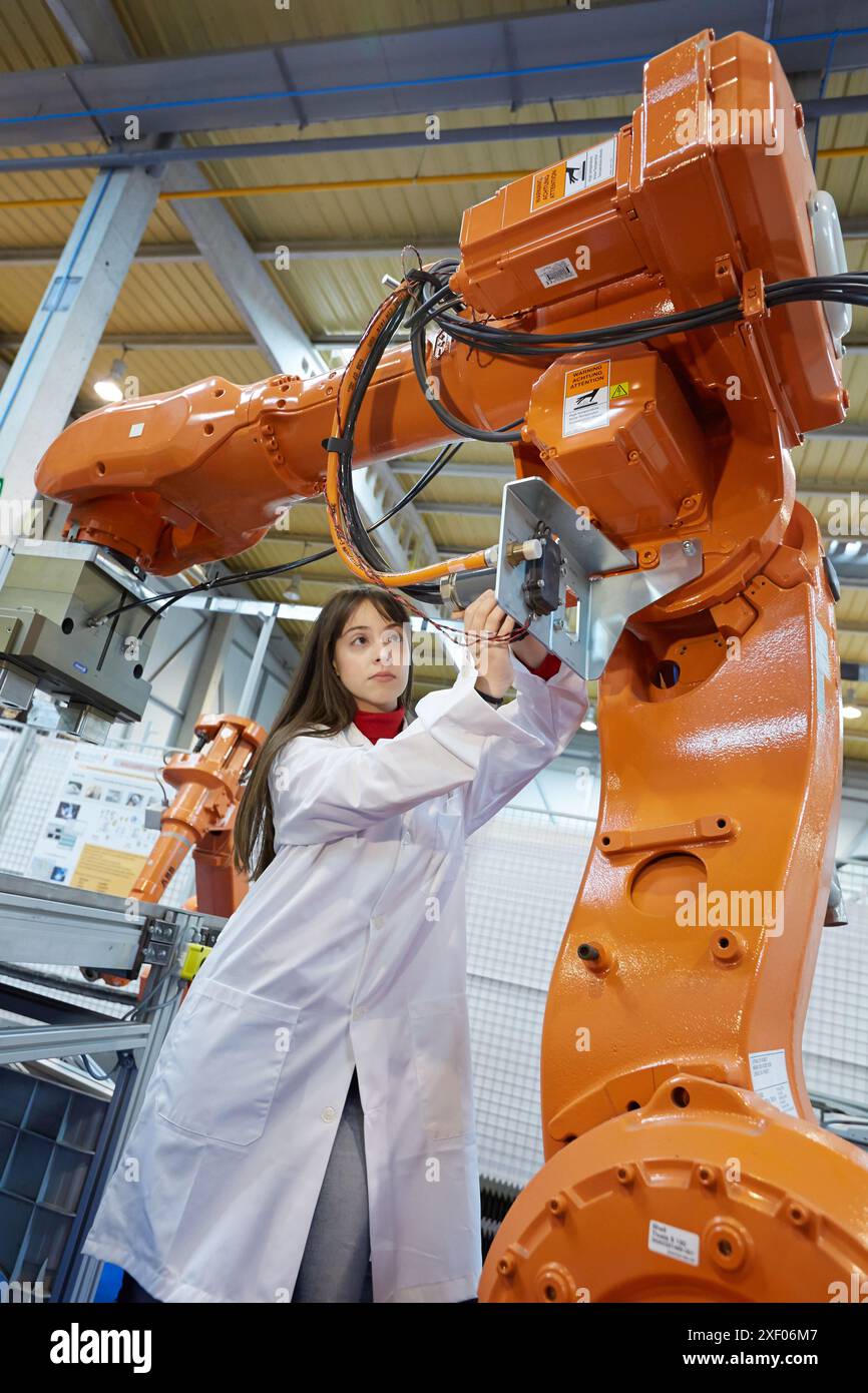 Collaborative robotics Robotic cell for part handling Intelligent ...