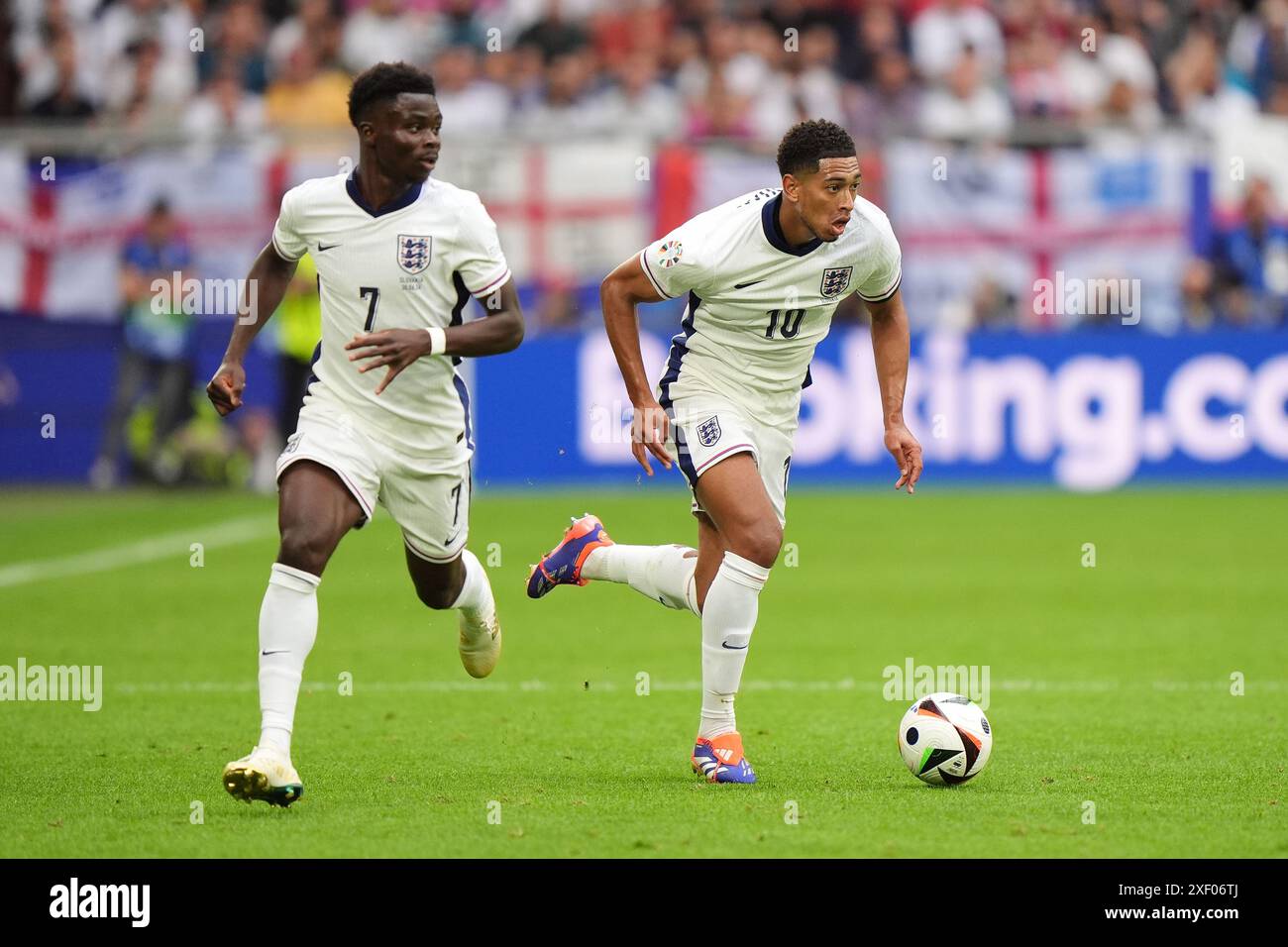 England's Jude Bellingham (right) in action with Bukayo Saka during the ...