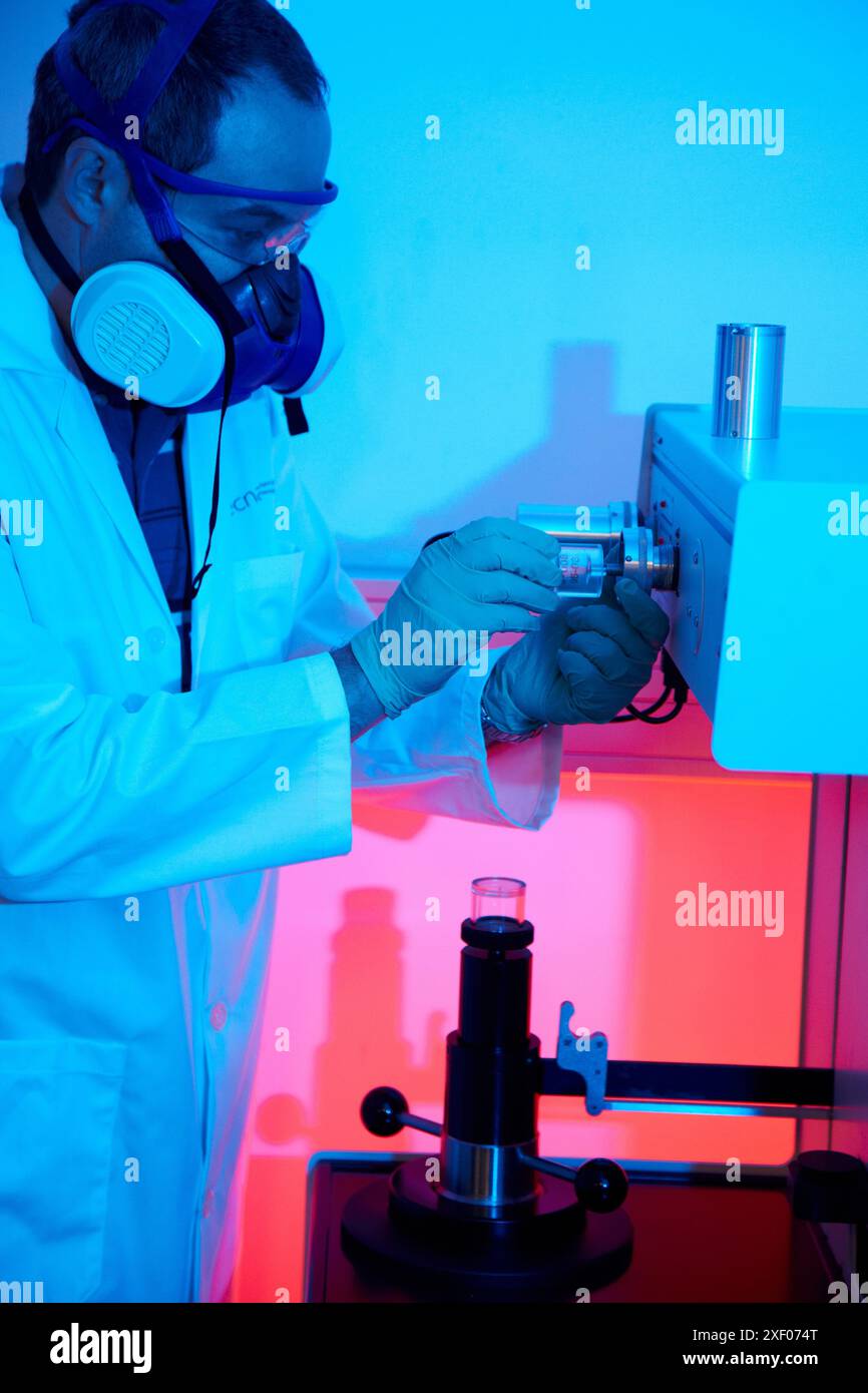 Mercury porosimeter to determine porosity and density of solid ...