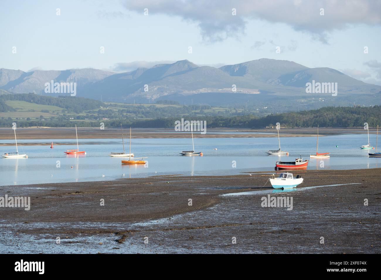 Anglesey boats hi-res stock photography and images - Alamy