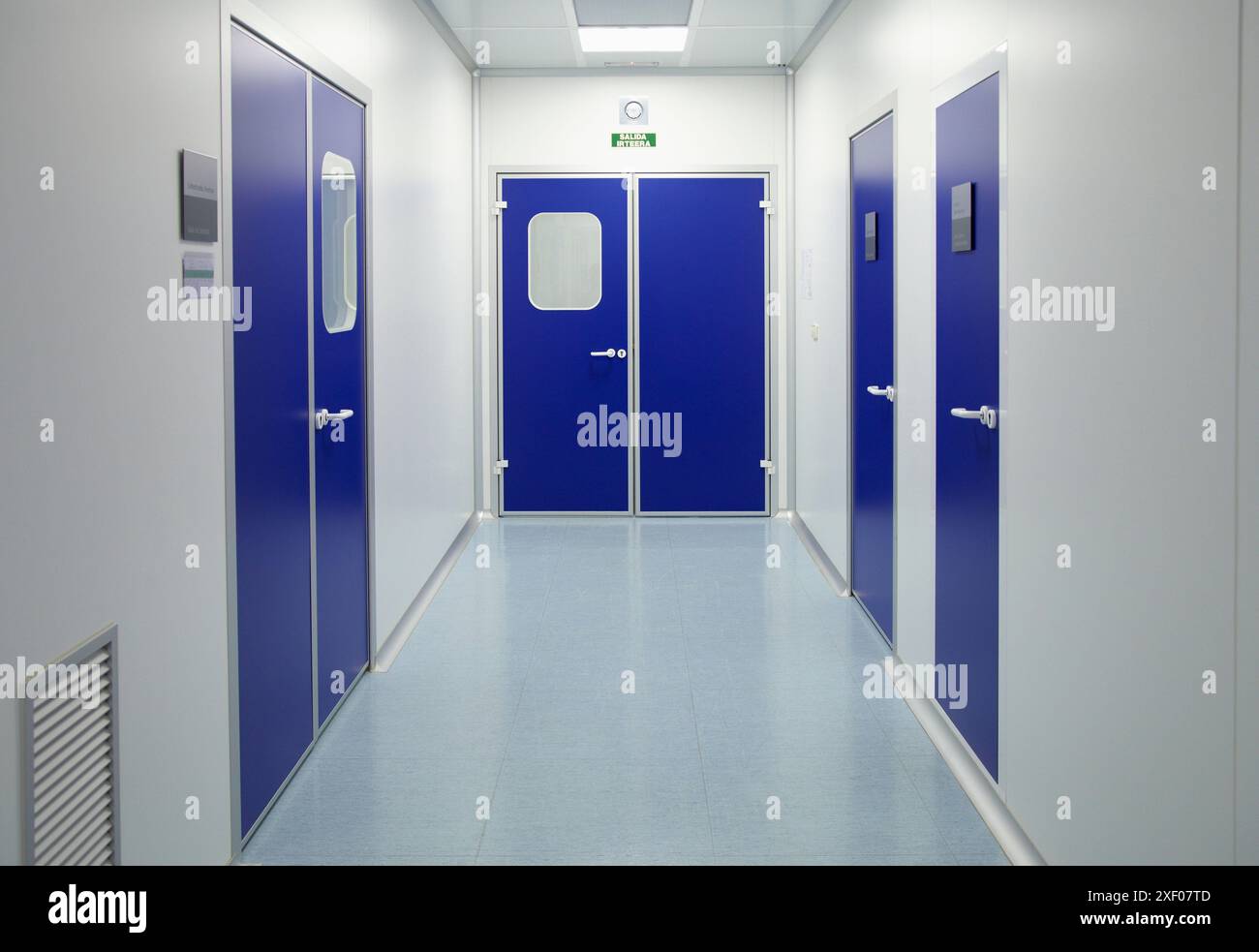 Cleanroom corridor hi-res stock photography and images - Alamy